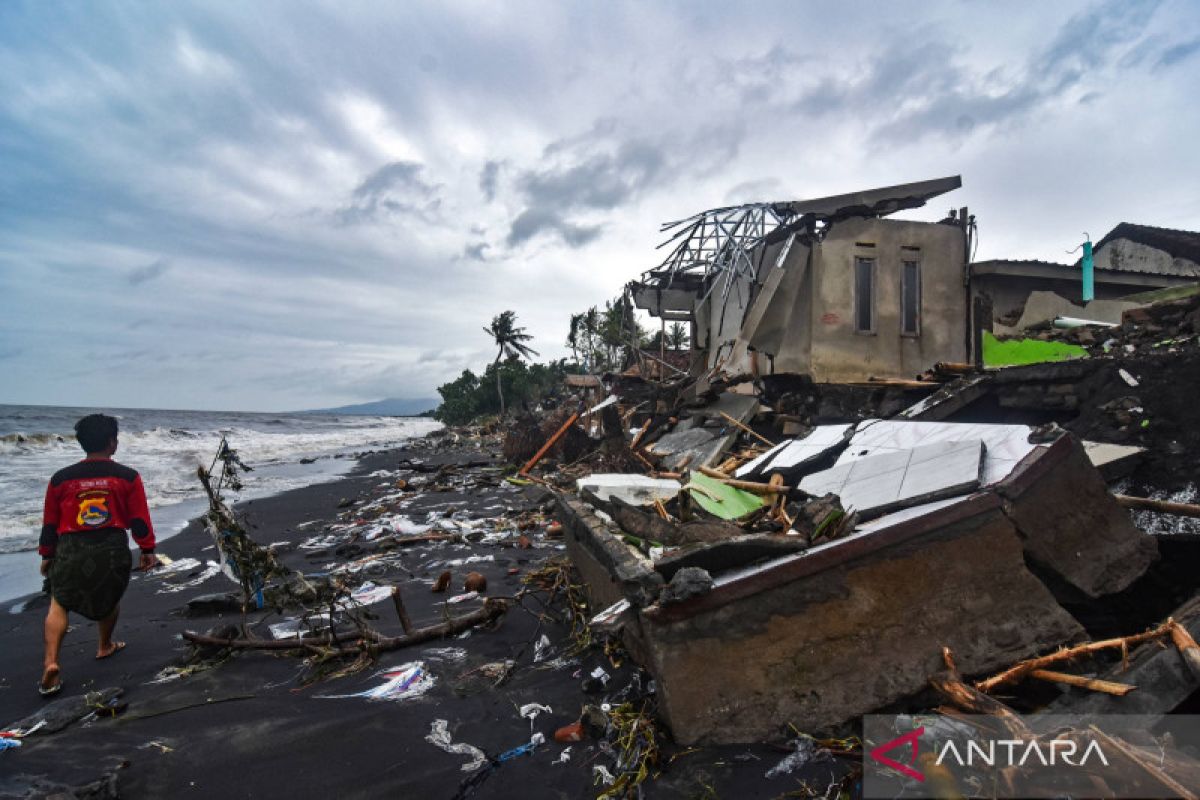 Belasan rumah warga di Mataram tergerus abrasi - ANTARA News