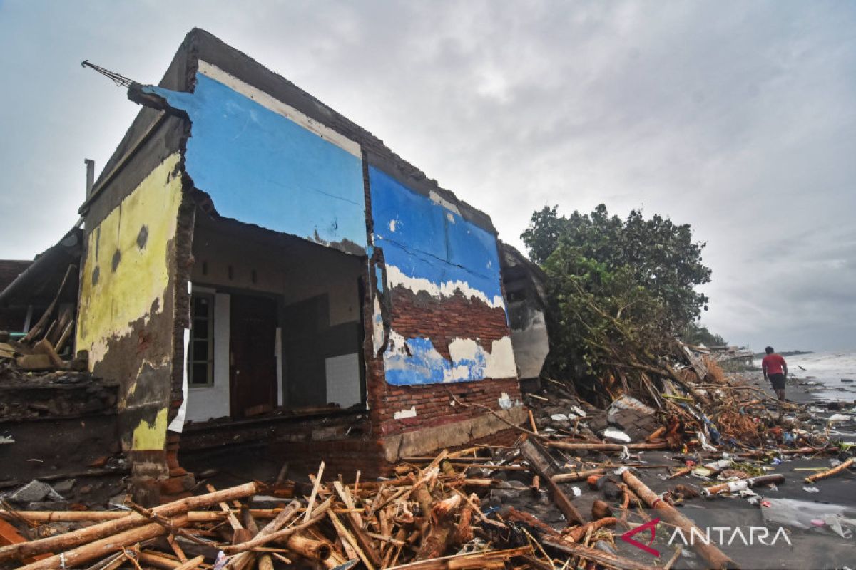 Belasan rumah warga di Mataram tergerus abrasi - ANTARA News