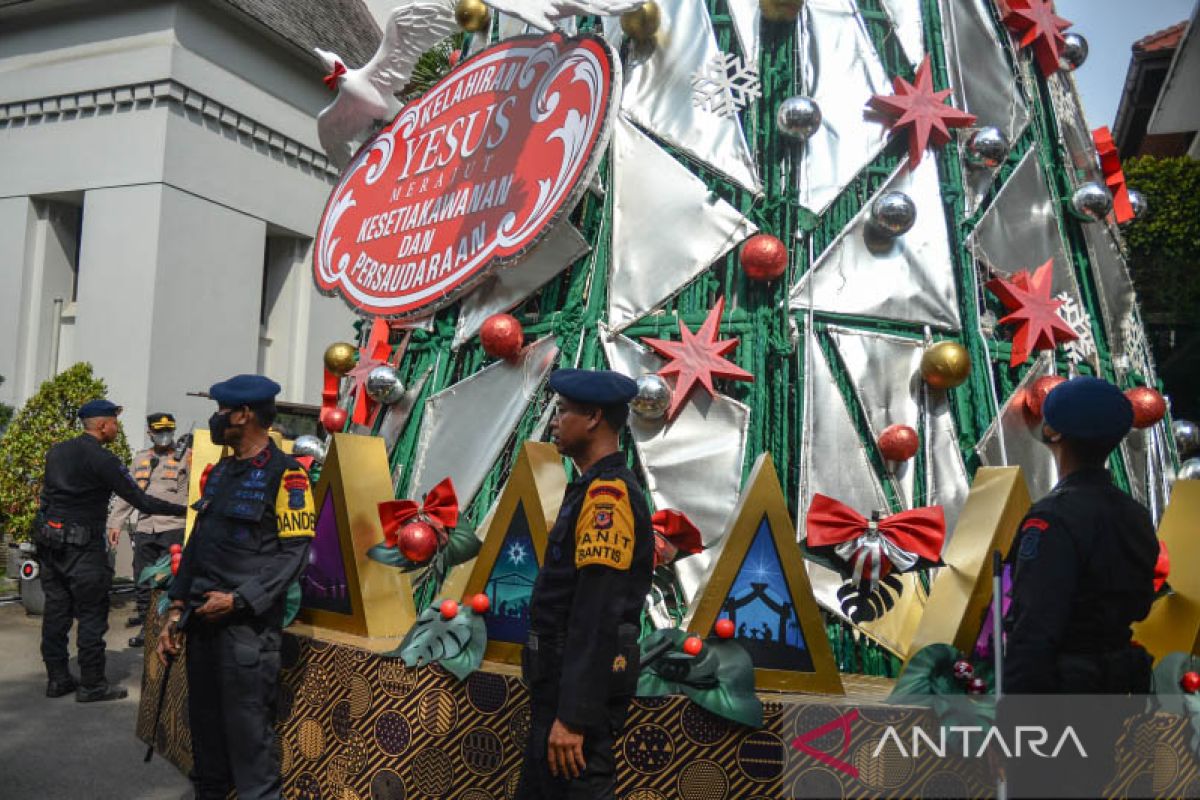 Sterilisasi gereja jelang Natal di Bandung - ANTARA News Jawa Barat