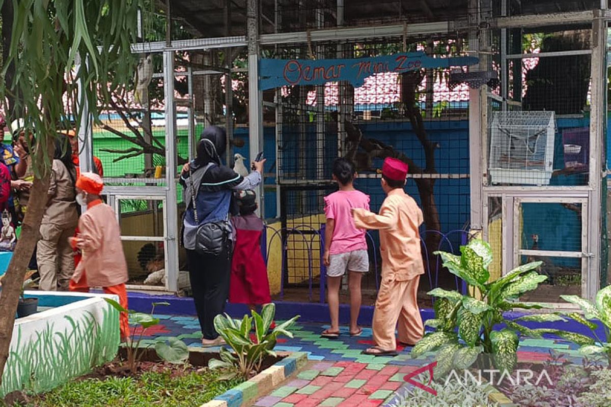 Kelurahan Pejaten Barat sulap halaman jadi taman satwa - ANTARA News