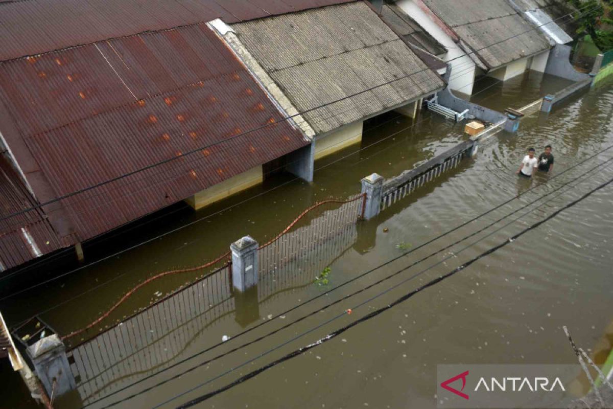 Ratusan rumah di Kota Makassar terendam banjir luapan sungai dan waduk - ANTARA News