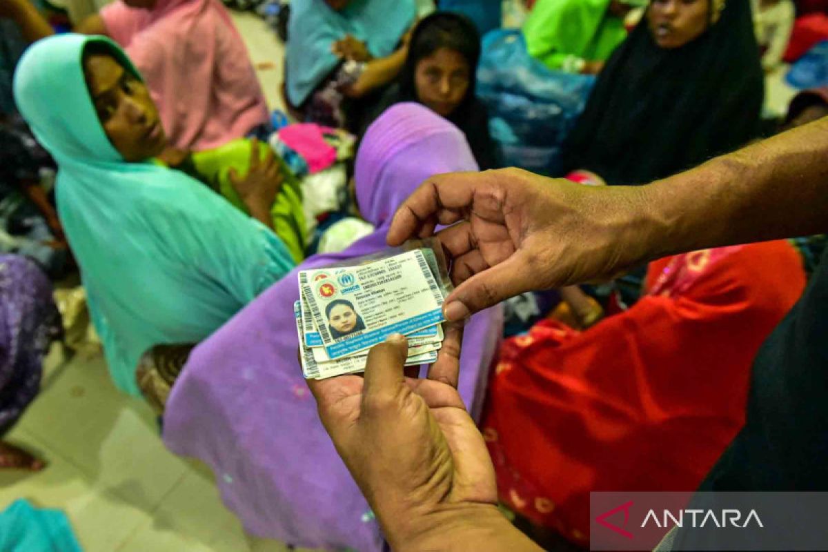 Seratusan imigran etnis Rohingya kembali terdampar di pesisir pantai Pidie, Aceh - ANTARA News