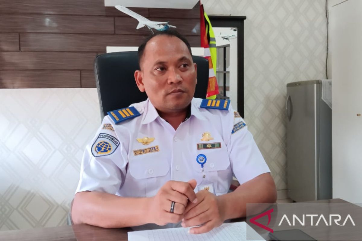 UPBU Manokwari tunggu edaran soal prokes penumpang pesawat - ANTARA ...