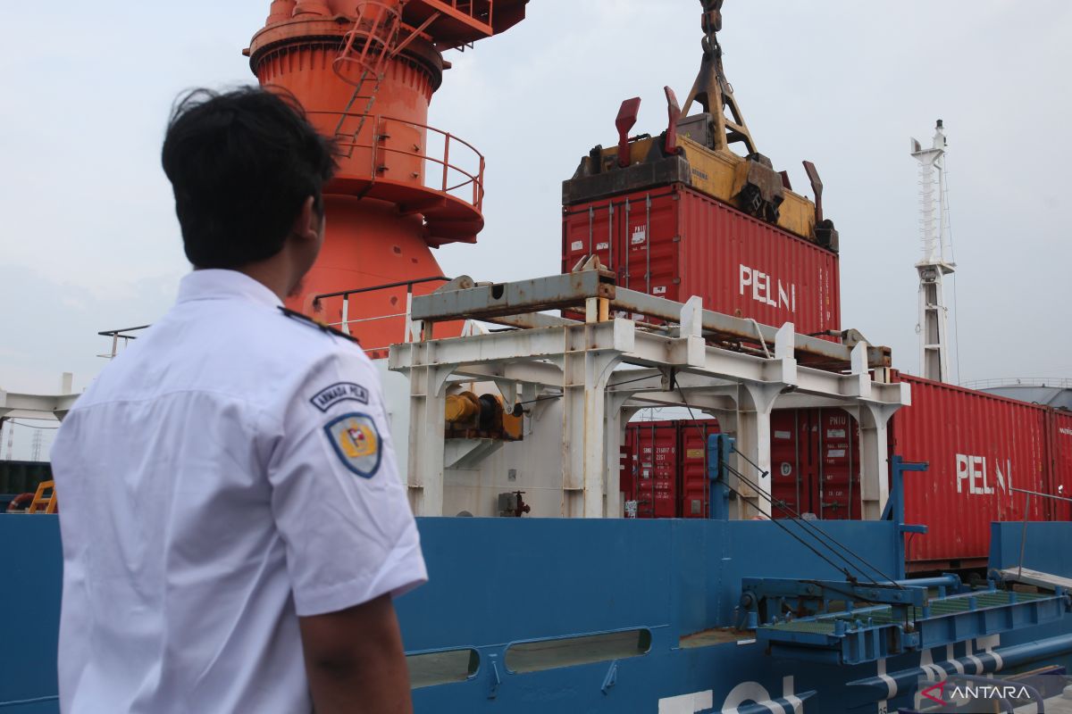 Pemuatan Pelayaran Perdana Kapal Tol Laut Tahun 2023 - ANTARA News Jawa Timur