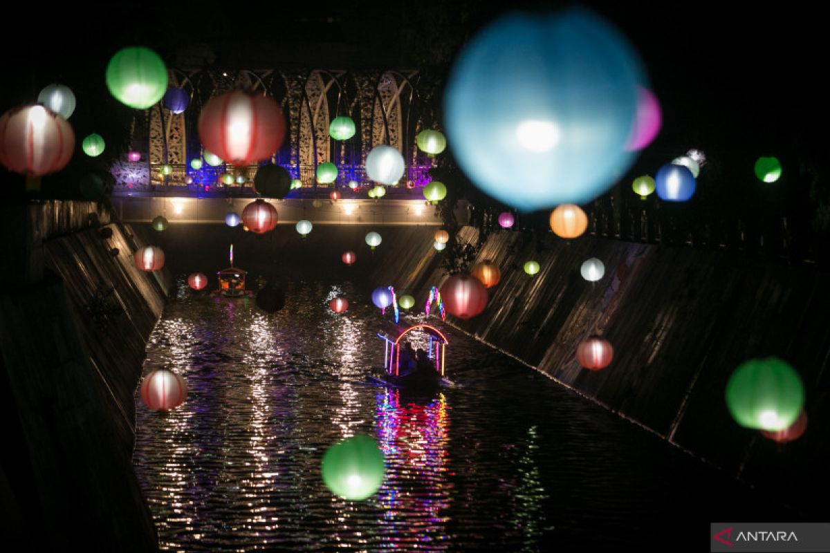 Nuansa Imlek di wisata sungai Kali Pepe Solo - ANTARA News