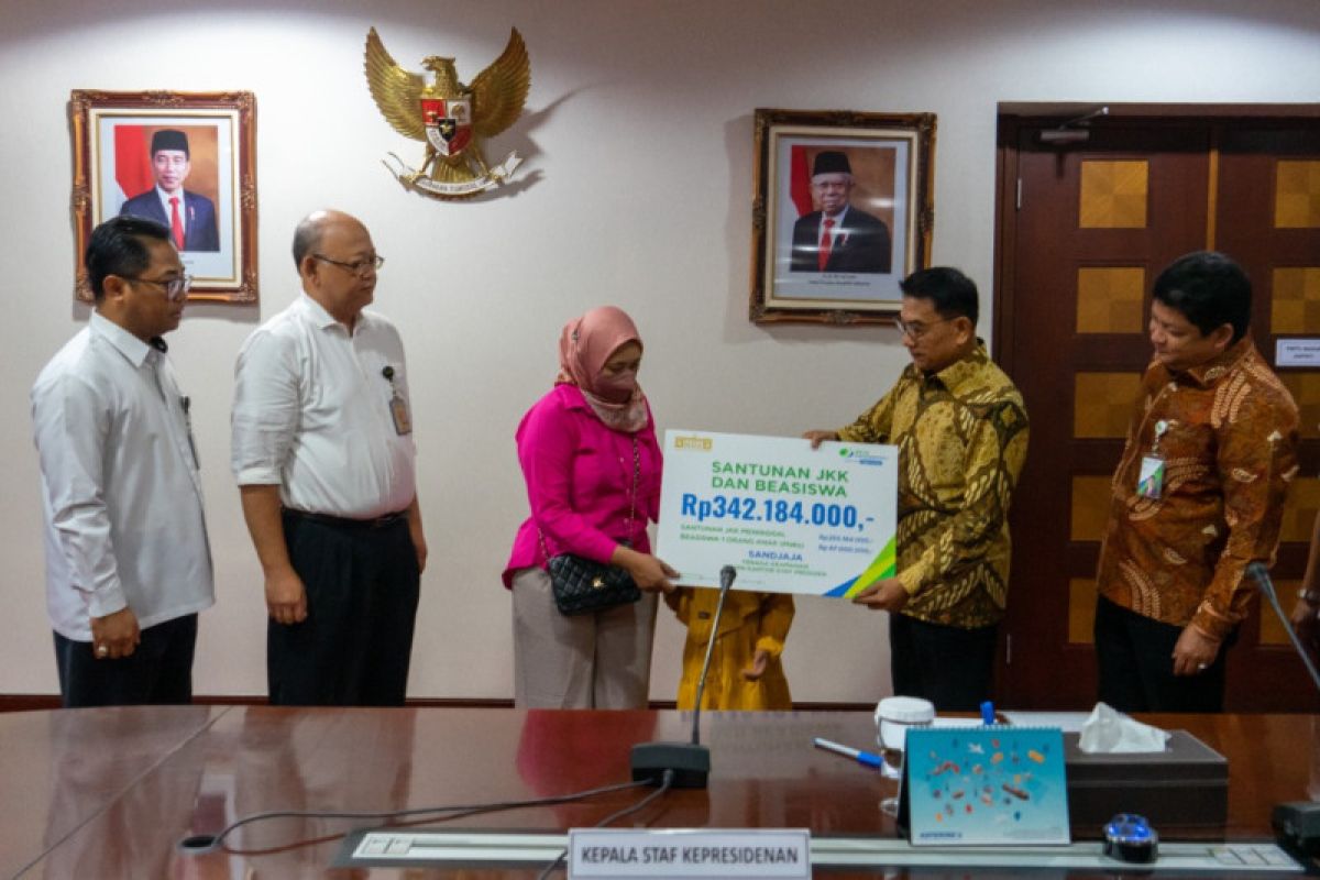 BPJAMSOSTEK serahkan santunan Rp342 juta untuk staf KSP - ANTARA News