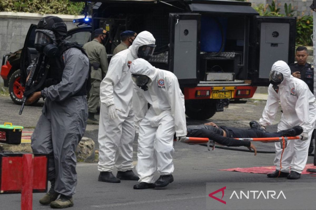 Simulasi penanganan teror bahan kimia - ANTARA News