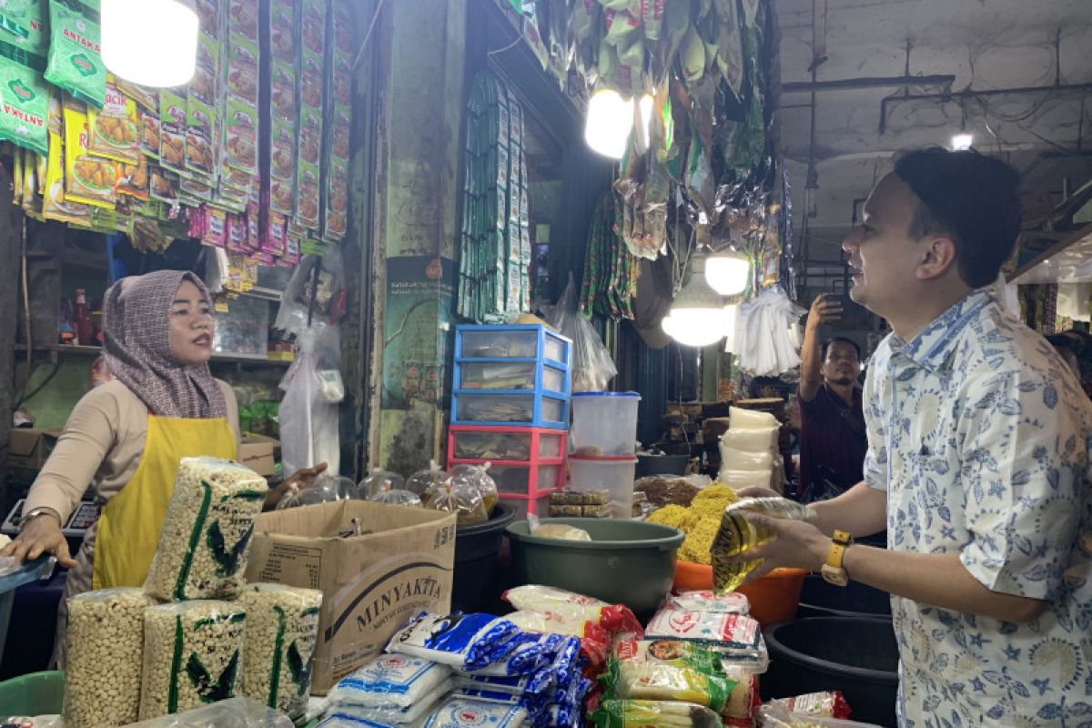 Wakil Menteri Perdagangan sidak harga kebutuhan pokok di Pasar Raya ...