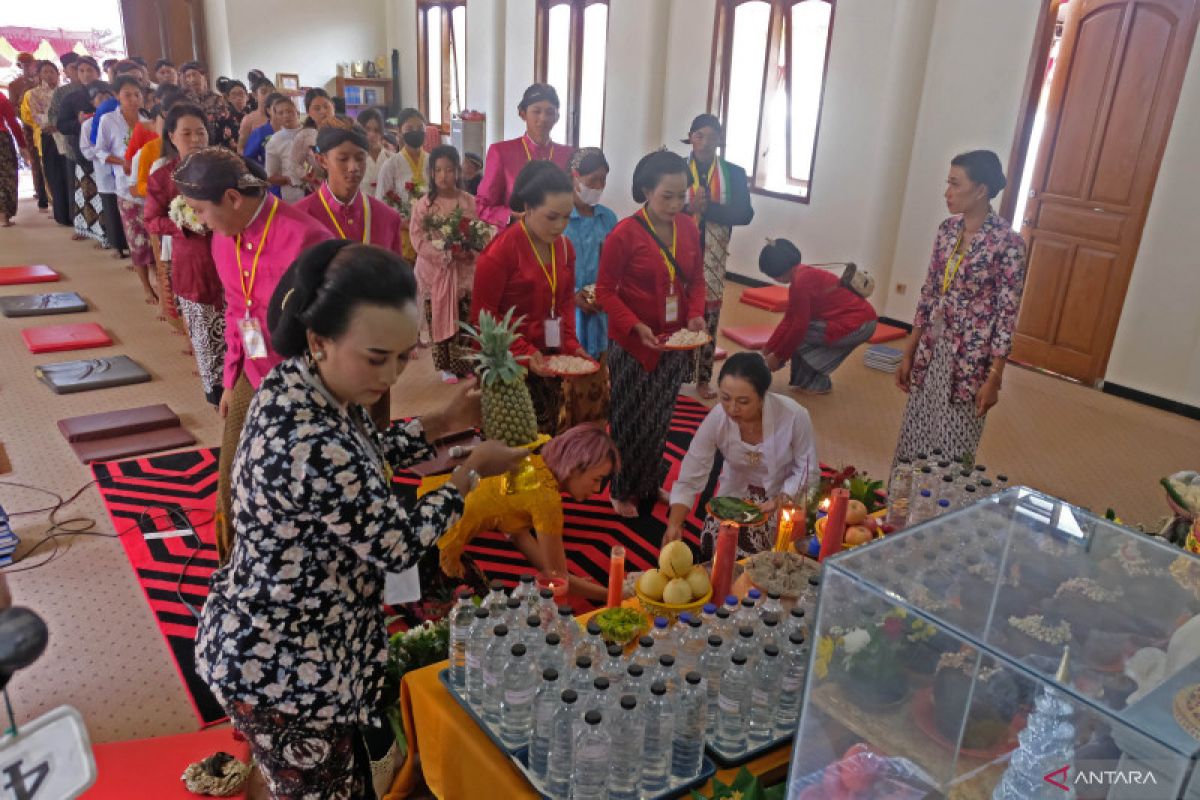 Ritual selamatan umat Budha - ANTARA News