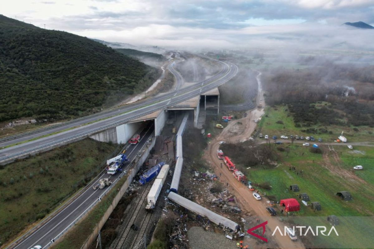 Korban tewas kecelakaan kereta api di Yunani menjadi 57 orang - ANTARA News Korban tewas kecelakaan kereta api di Yunani menjadi 57 orang - ANTARA News