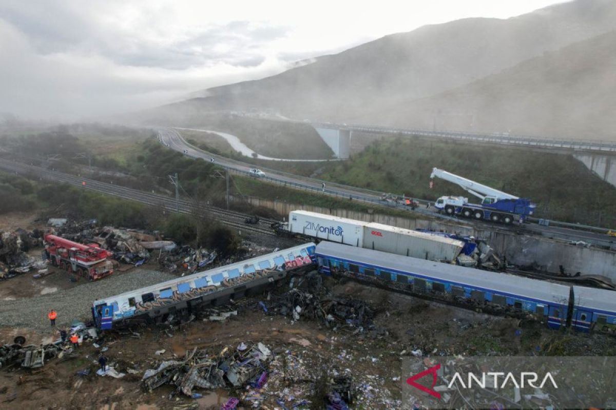 Korban tewas kecelakaan kereta api di Yunani menjadi 57 orang - ANTARA News Korban tewas kecelakaan kereta api di Yunani menjadi 57 orang - ANTARA News