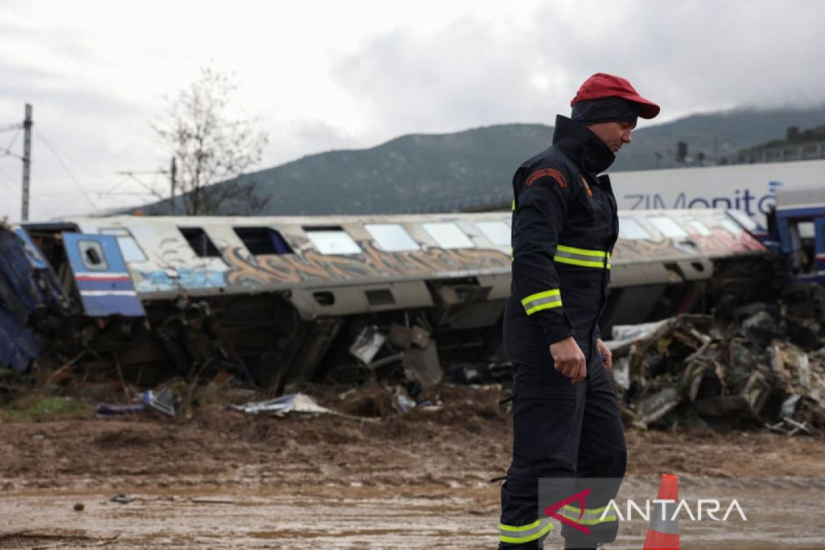 Korban tewas kecelakaan kereta api di Yunani menjadi 57 orang - ANTARA News Korban tewas kecelakaan kereta api di Yunani menjadi 57 orang - ANTARA News