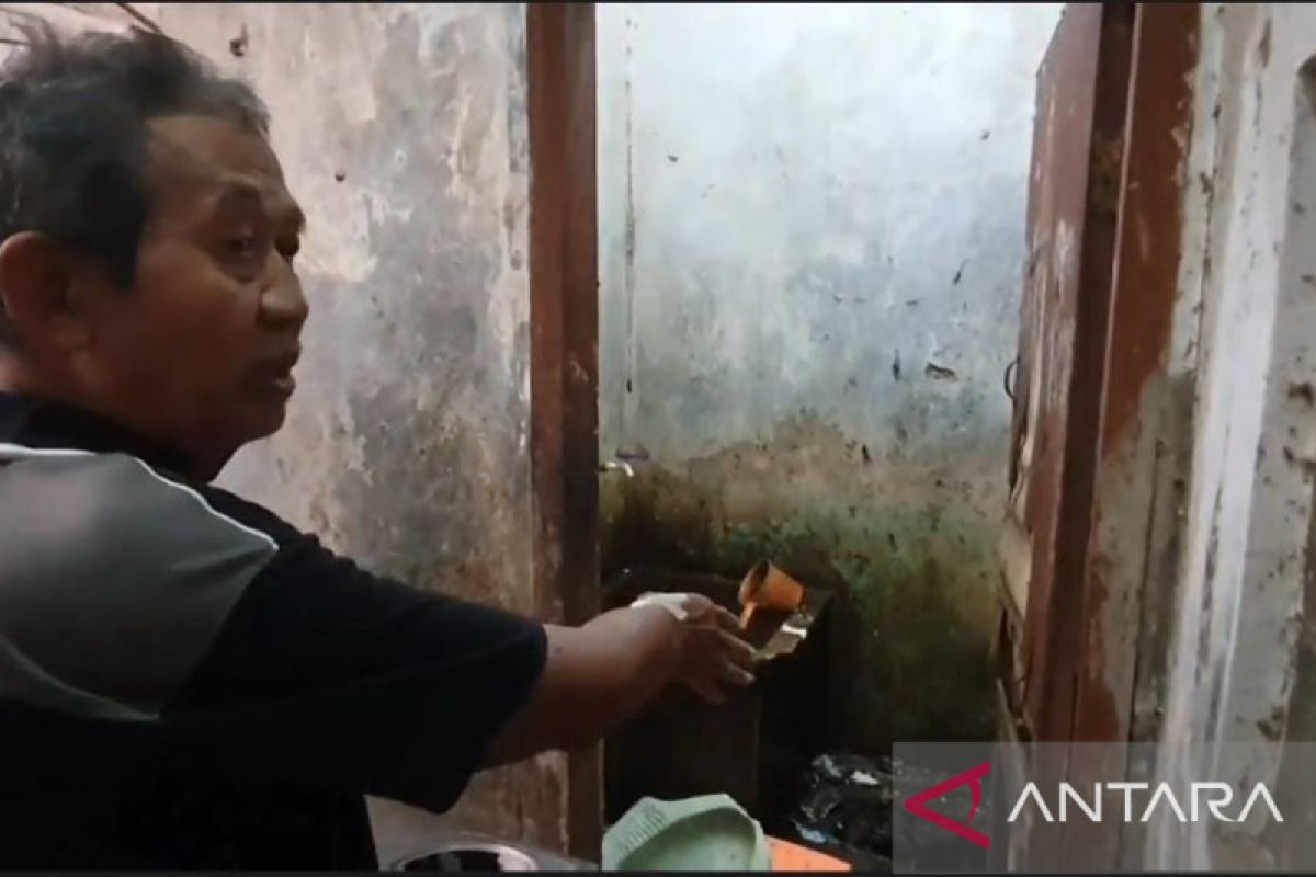 Kloset kamar mandi meledak seperti bom, lantai hingga plafon rusak - ANTARA News Bengkulu
