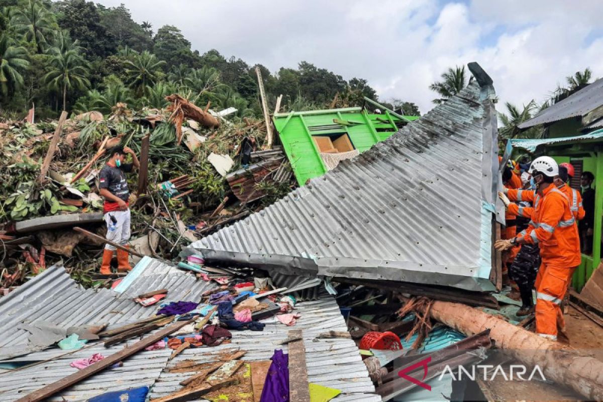 Pencarian Korban Tanah Longsor Di Serasan Antara News