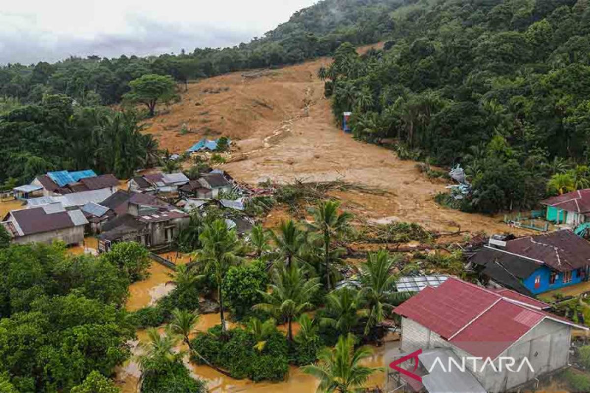 Bencana tanah longsor di Serasan - ANTARA News