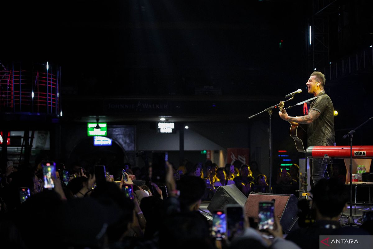 Jhon Vasely "Secondhand Serenade" hentakkan Surabaya - ANTARA News Jawa ...