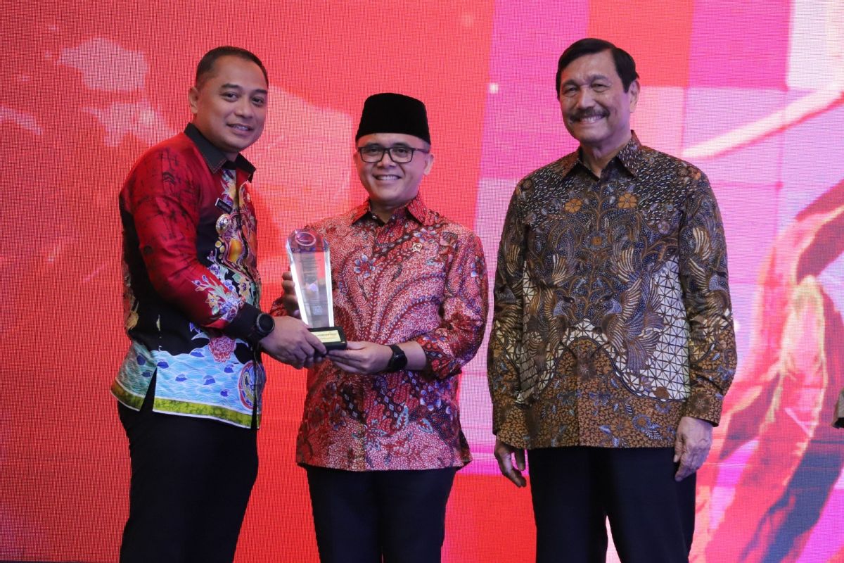 Pemkot Surabaya raih penghargaan SPBE dari KemenPAN-RB - ANTARA News Jawa Timur