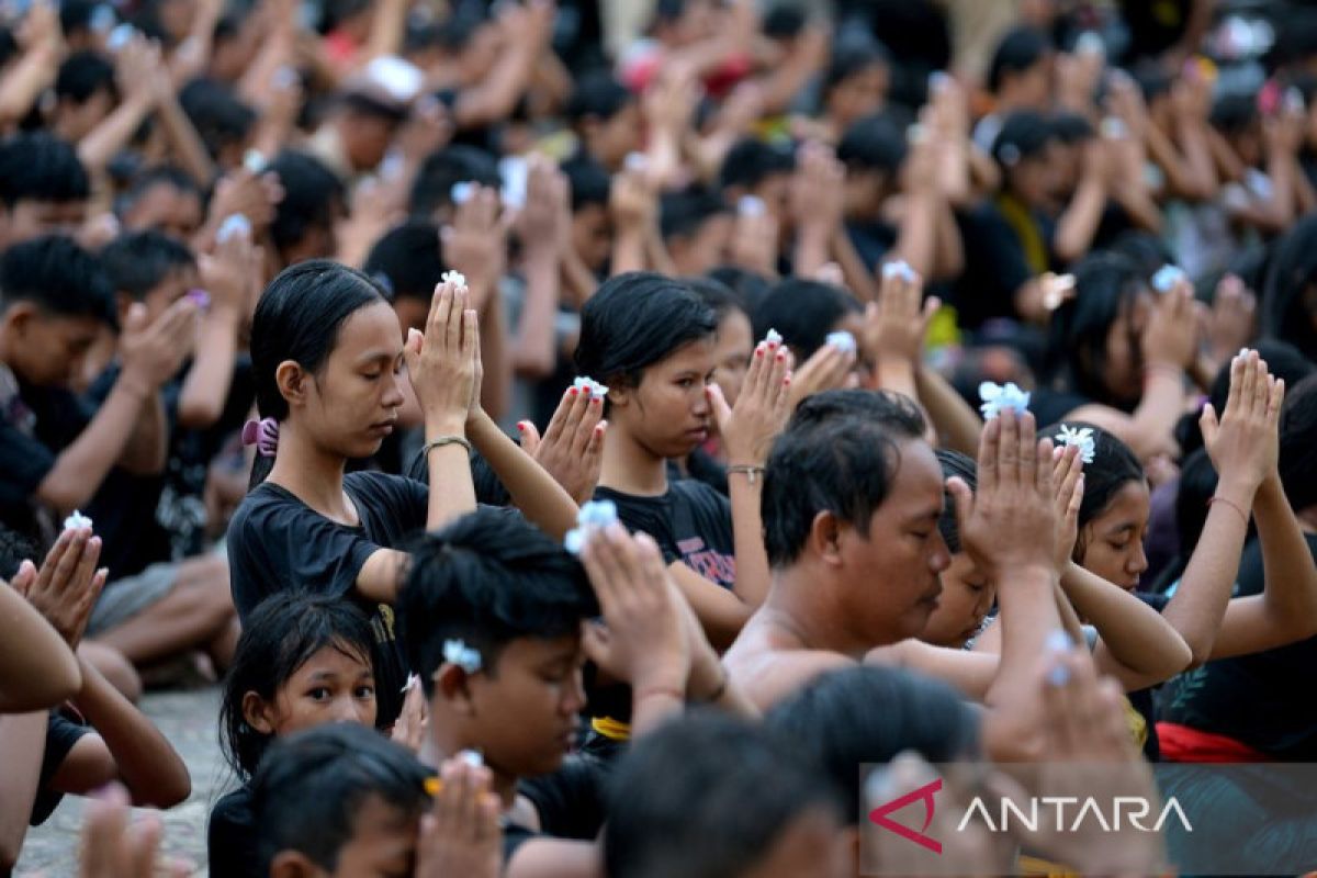 Tradisi mebuug-buugan di Bali - ANTARA News