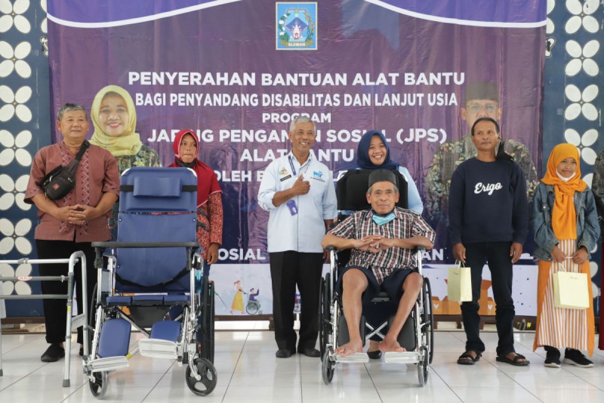 Bupati Sleman serahkan alat bantu disabilitas untuk kemandirian - ANTARA News Yogyakarta ...