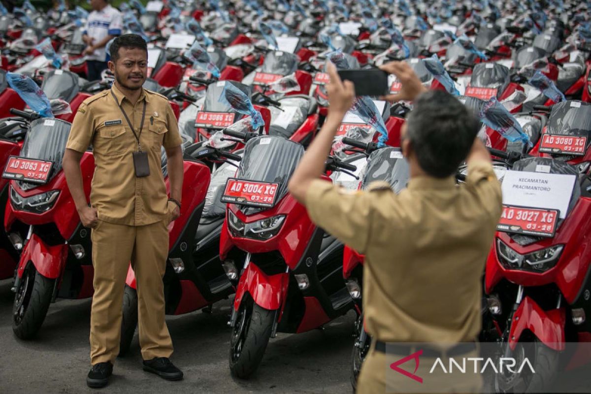 Pembagian motor dinas baru bagi lurah dan kepala desa di Wonogiri ...