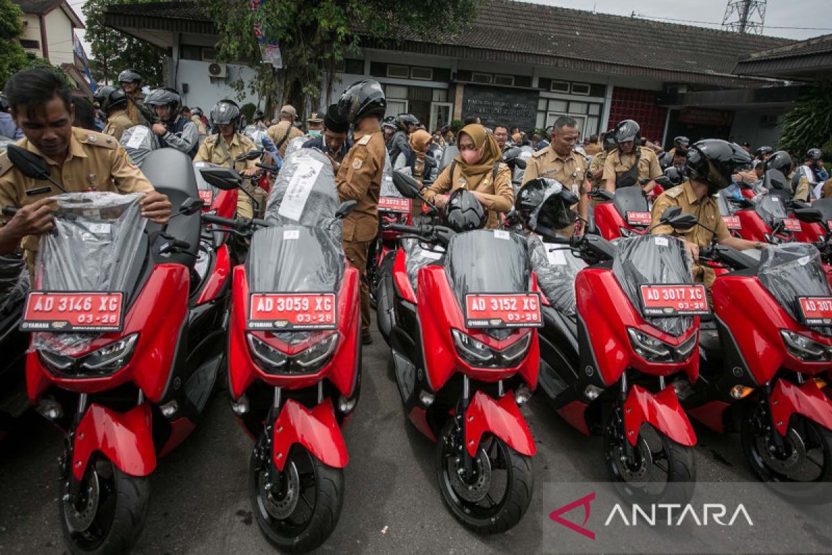Pembagian motor dinas baru bagi lurah dan kepala desa di Wonogiri ...