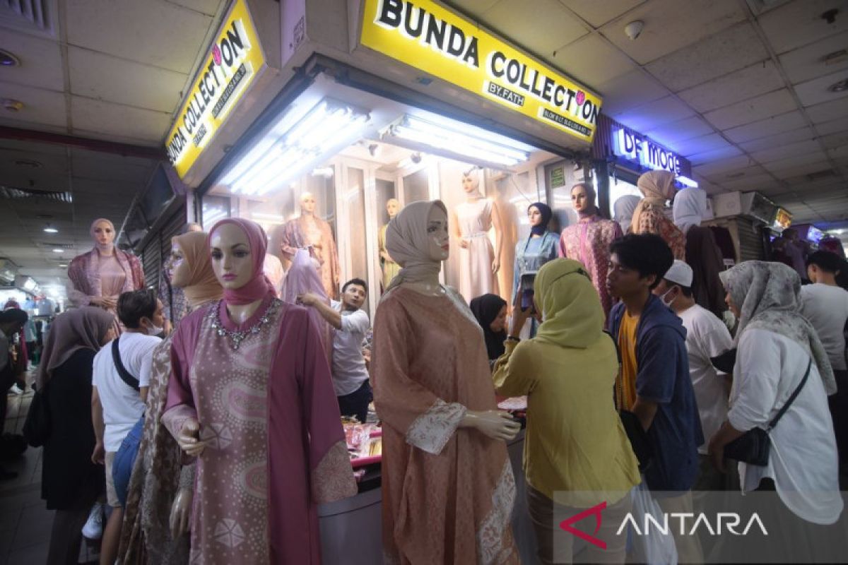 Penjualan busana muslim di Pasar Tanah Abang - ANTARA News