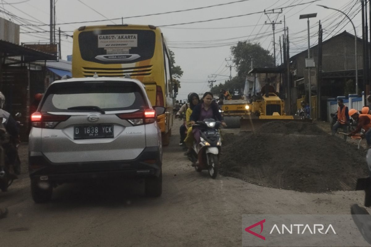 Kapolres Garut minta perbaikan jalan dikebut sebelum Lebaran - ANTARA News Jawa Barat