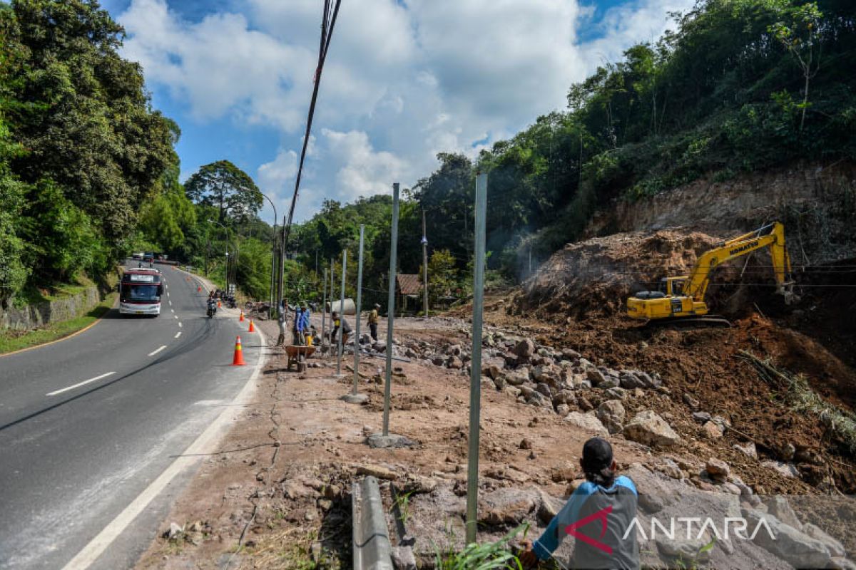 Antisipasi longsor di jalur Nagreg - ANTARA News Jawa Barat