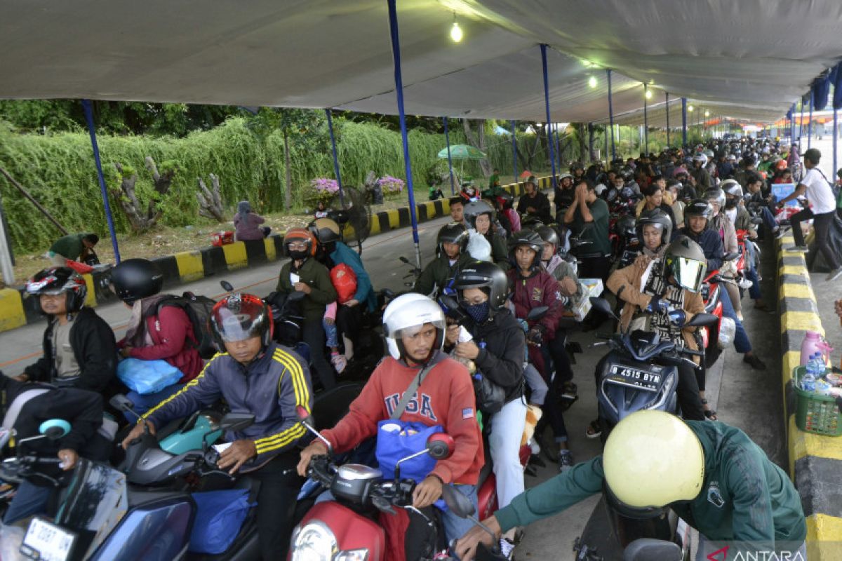 Volume arus balik di Pelabuhan Bakauheni - ANTARA News