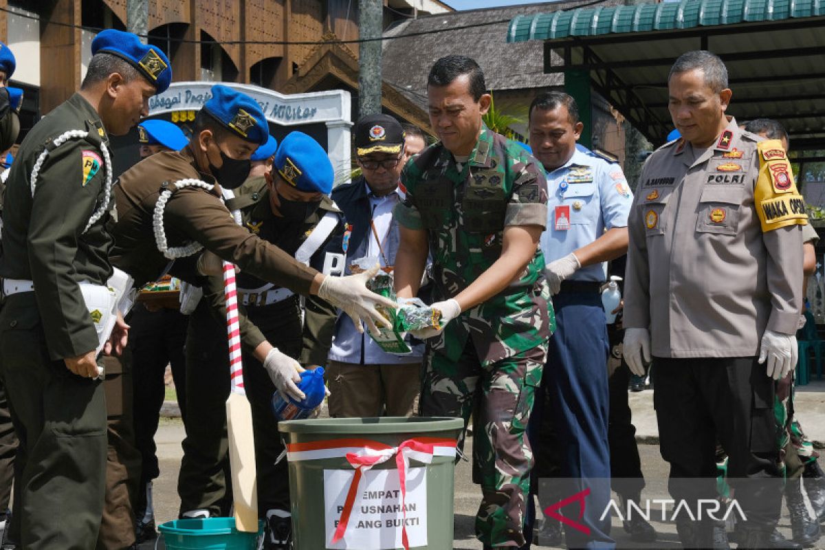Pemusnahan sabu hasil tangkapan Satgas Pamtas RI-Malaysia - ANTARA News