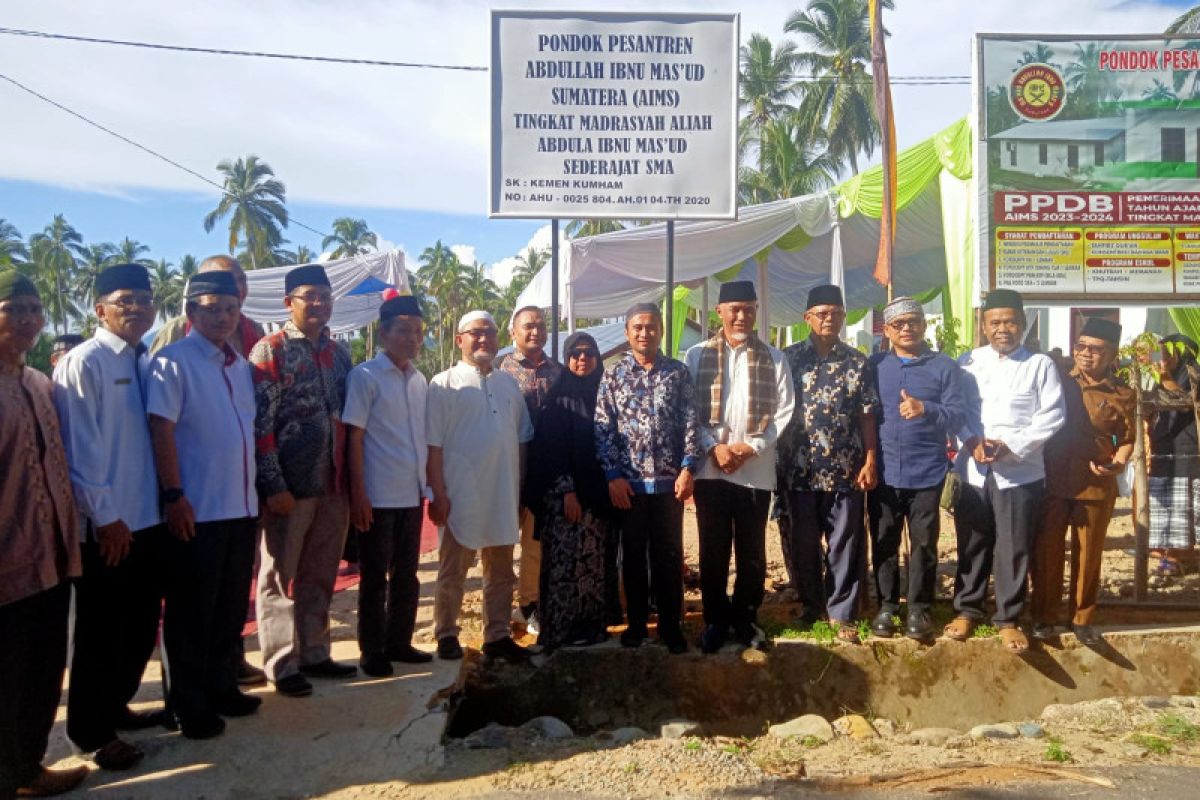 Gubernur Sumbar resmikan Pondok Pesantren AIMS di Peisisir Selatan ...