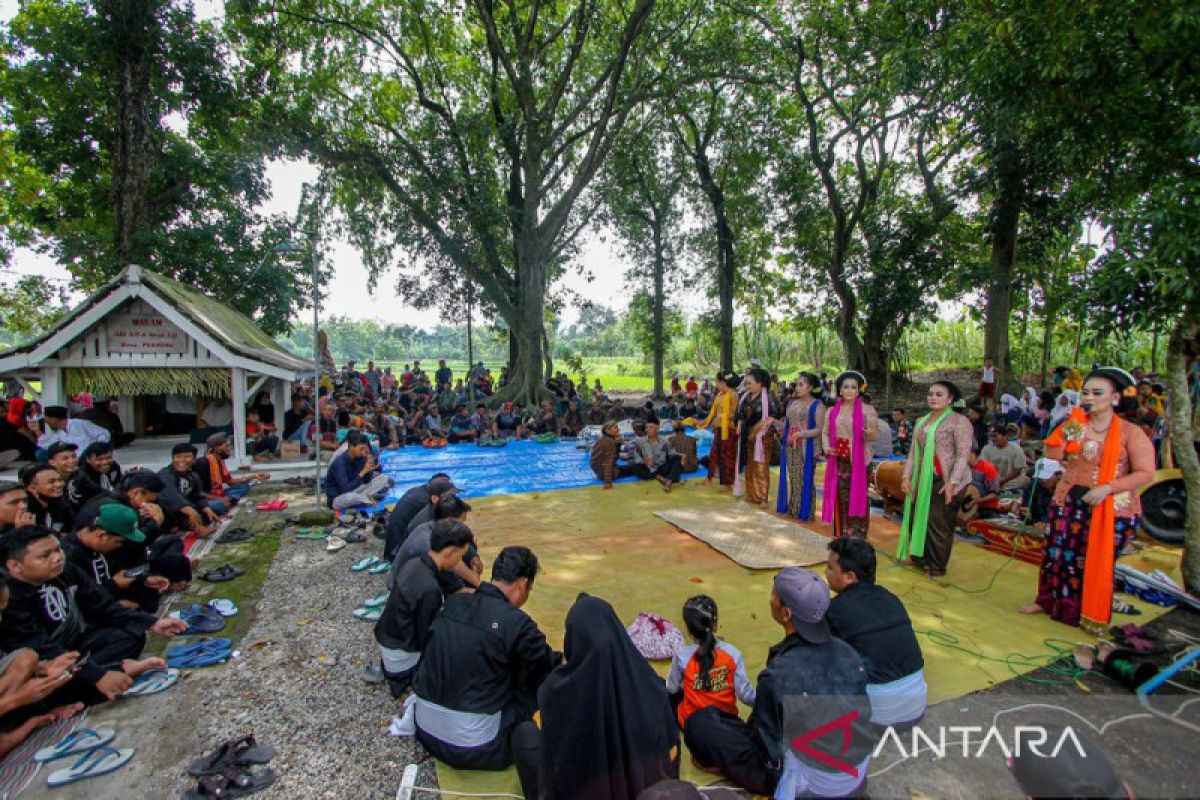 Tradisi sedekah bumi di Nganjuk - ANTARA News