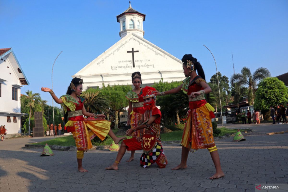 Tradisi unduh-unduh di Jombang - ANTARA News Tradisi unduh-unduh di Jombang - ANTARA News