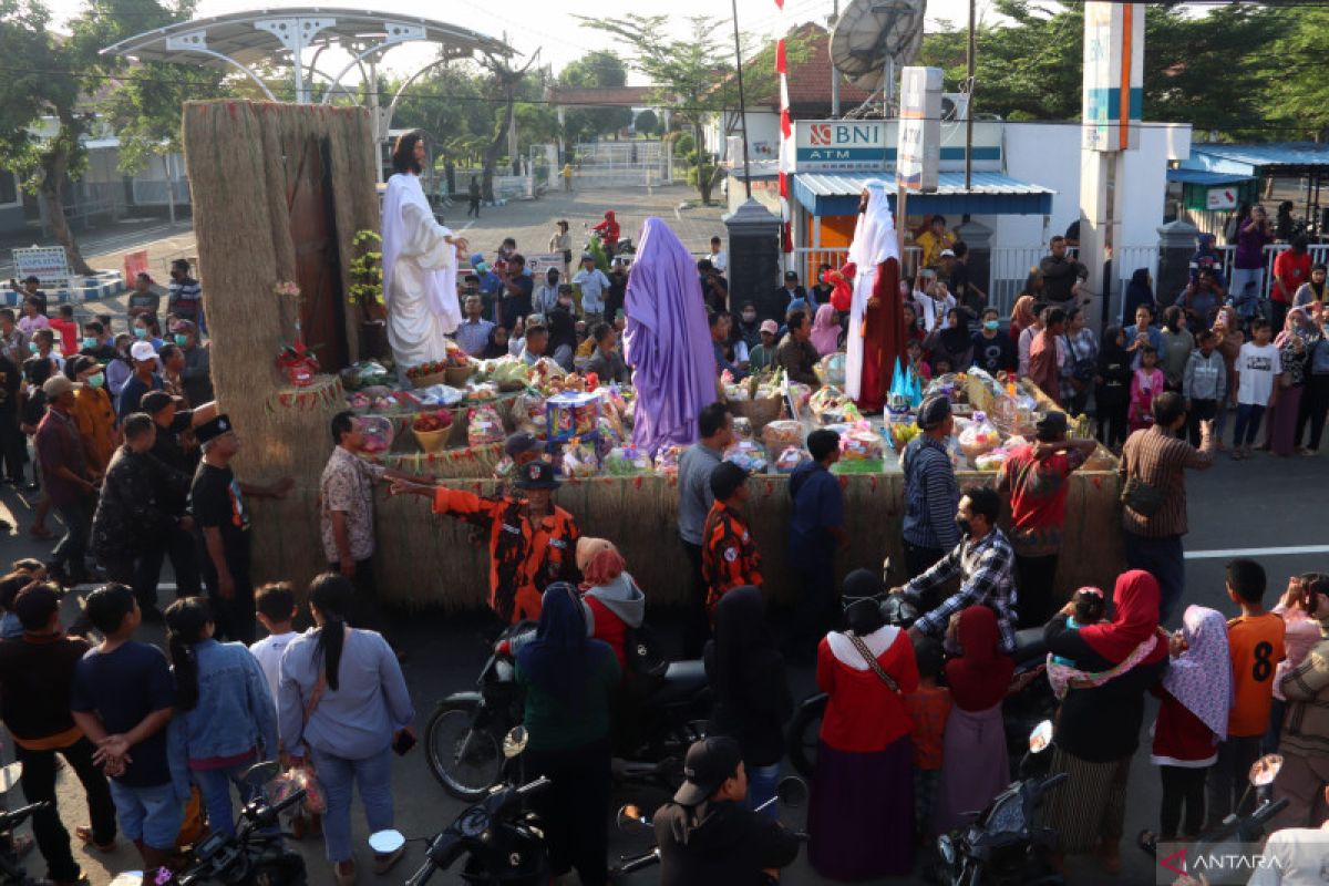 Tradisi unduh-unduh di Jombang - ANTARA News Tradisi unduh-unduh di Jombang - ANTARA News