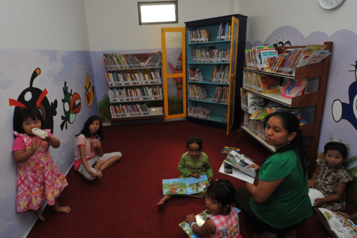 Wali Kota Eri dorong minat baca masyarakat melalui taman bacaan - ANTARA News Jawa Timur