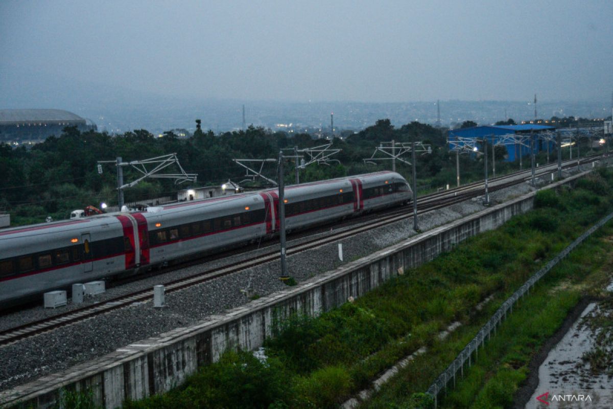 "Hot sliding test" pertama EMU kereta cepat - ANTARA News