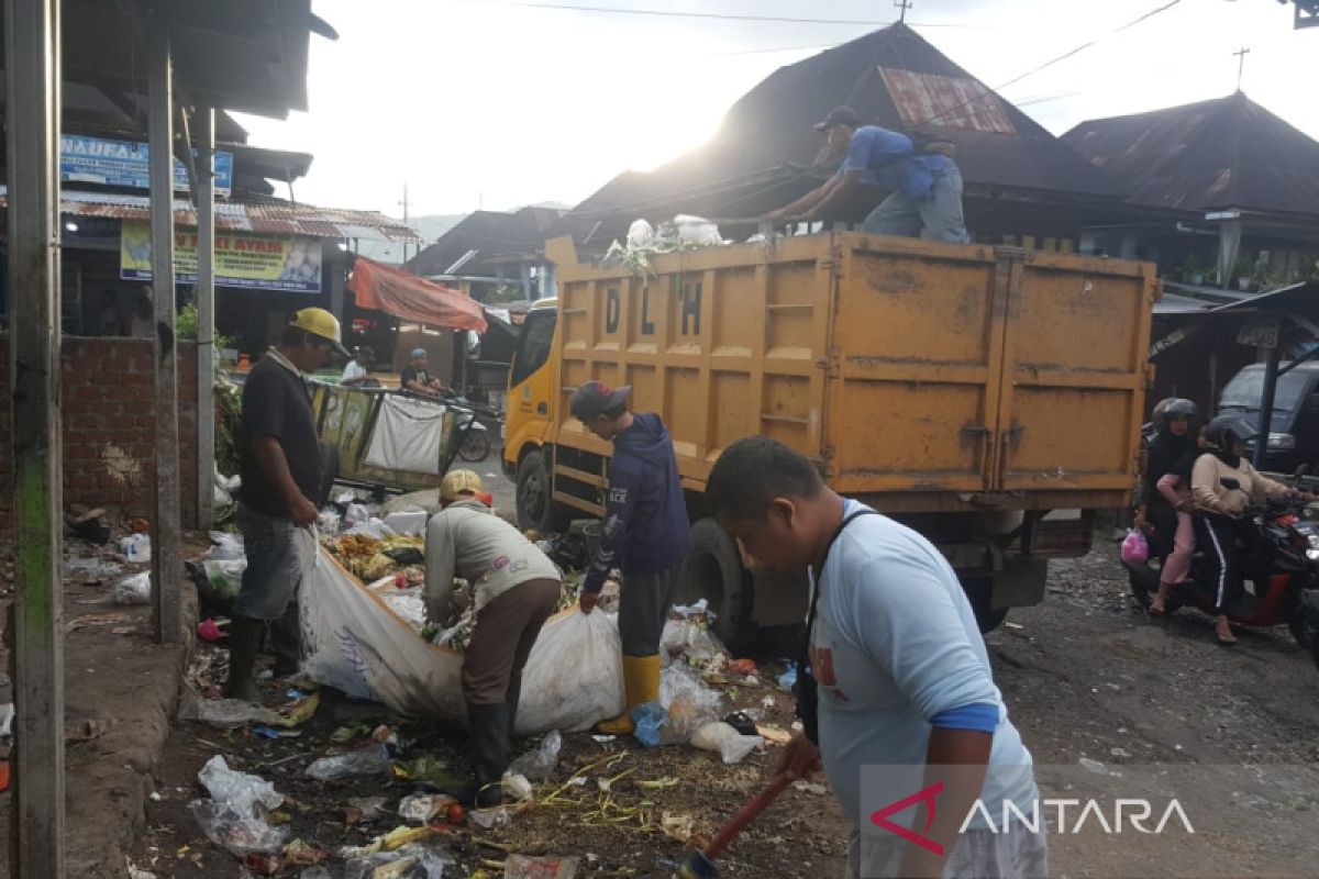 DLH Rejang Lebong terima tambahan dua truk angkut sampah - ANTARA News Bengkulu