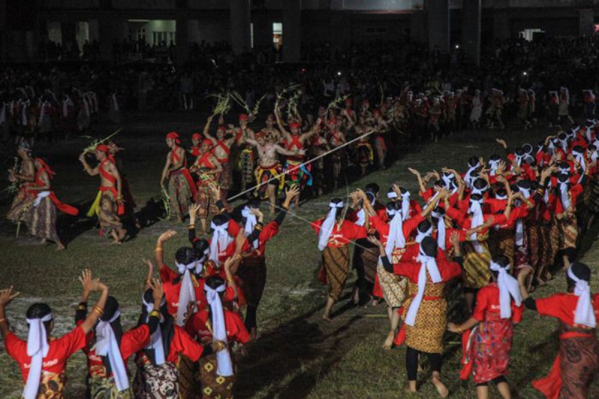Rekor Muri Tarian Dadas Dan Bawo Dayak Kalteng - ANTARA News Kalteng