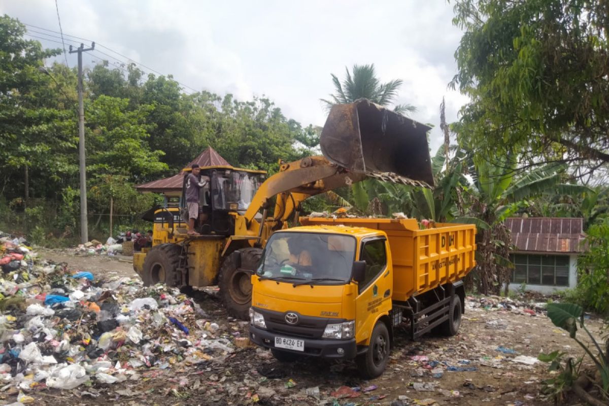 DLH Rejang Lebong angkut ratusan ton sampah dari TPS - ANTARA News Bengkulu