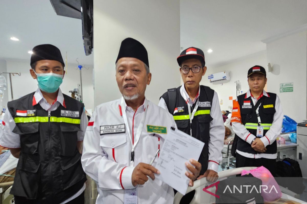 Calhaj sakit menuju Mekkah dengan berihram sejak berangkat dari KKHI ...