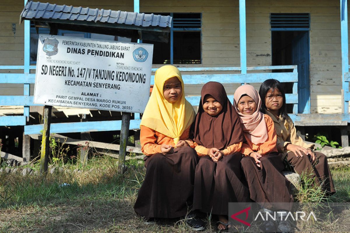 Sekolah rusak di Tanjung Jabung Barat - ANTARA News