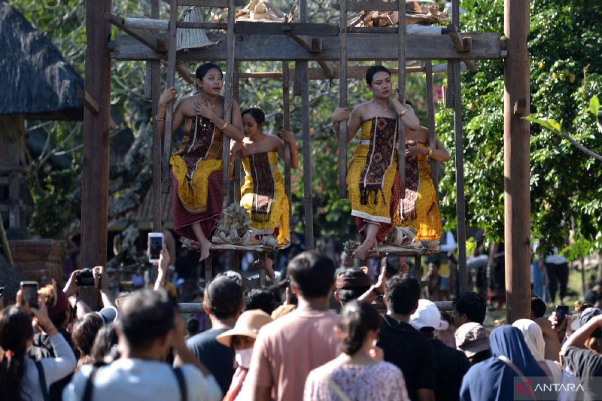 Tradisi Ayunan Jantra - ANTARA News