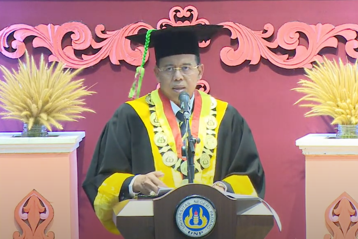 Rektor minta lulusan UNP ubah pola pikir hadapi tantangan global ...