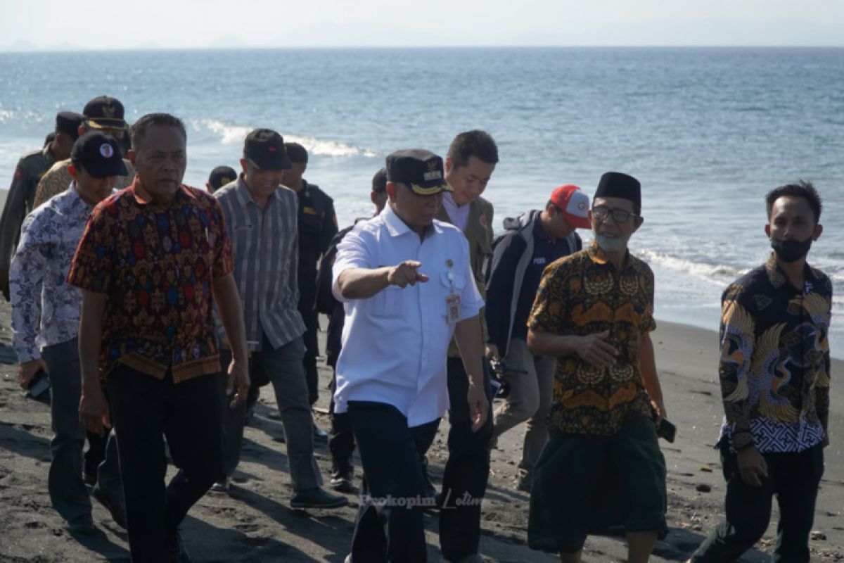 Tambang pasir besi di Lotim ditinjau - ANTARA News Mataram - Berita NTB Terkini