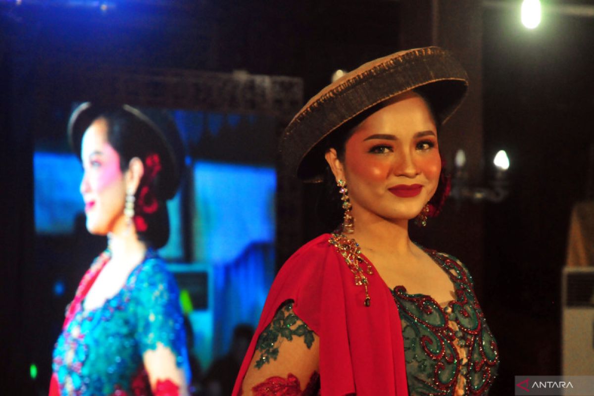 Peragaan busana Caping Kalo di Kudus - ANTARA News