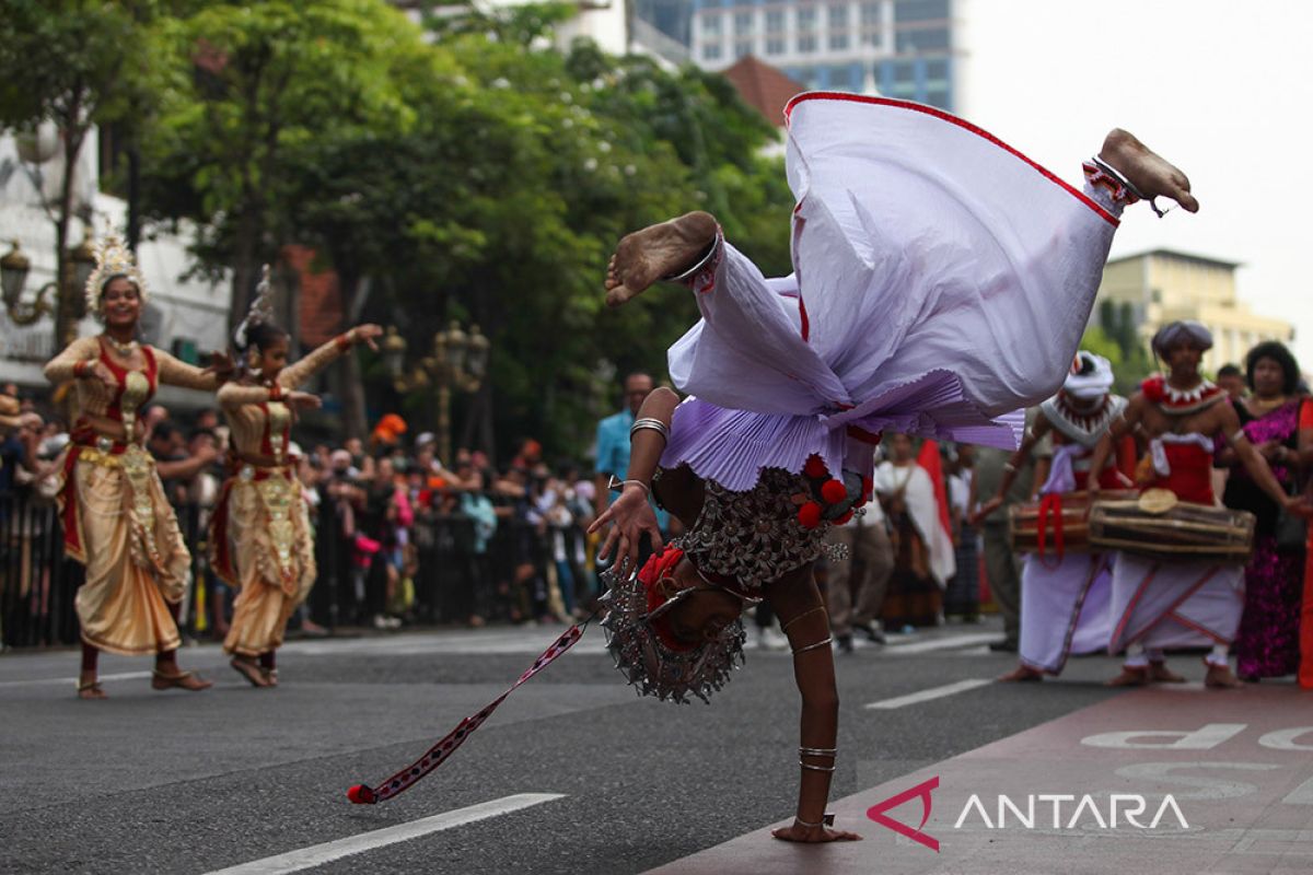 Parade Surabaya Cross Culture International Folk Art Festival - ANTARA News