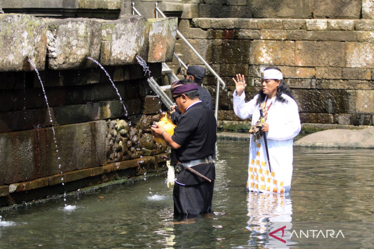 Tradisi unduh Petirtan Jolotundo untuk jaga kelestarian air - ANTARA News