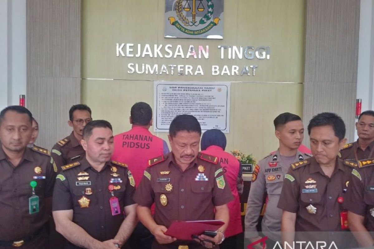 Kejati Sumbar tahan tiga tersangka lagi kasus korupsi Sapi bunting - ANTARA Sumatera Barat