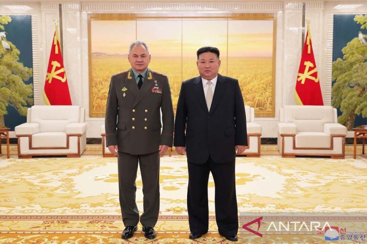 Kim Jong Un bertemu Menhan Rusia Sergei Shoigu di Pyongyang - ANTARA News