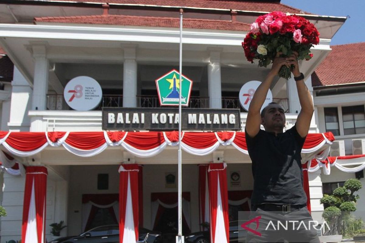 Aksi seni untuk korban tragedi Kanjuruhan - ANTARA News